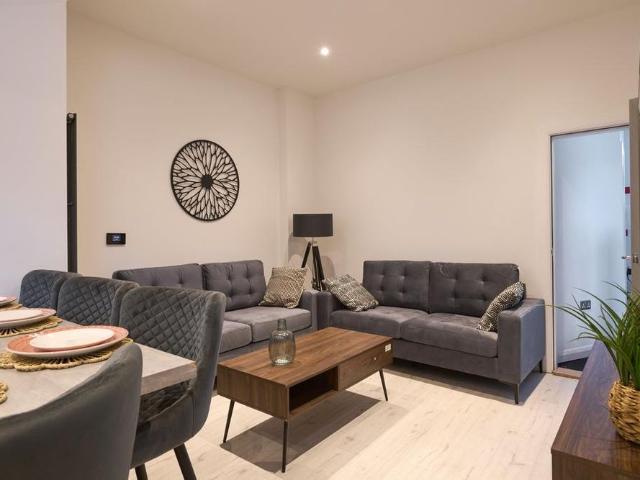 6 bedroom house of multiple occupation to rent