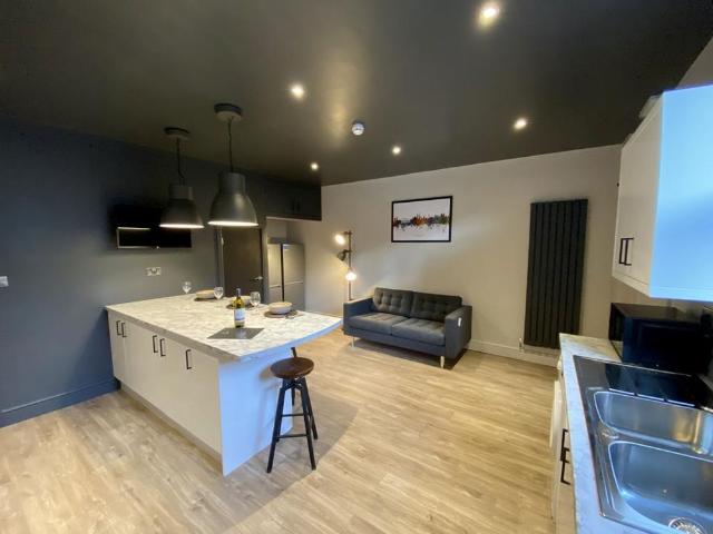 6 bedroom house of multiple occupation to rent