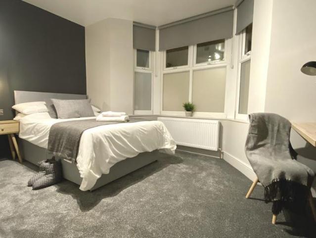 6 bedroom house of multiple occupation to rent