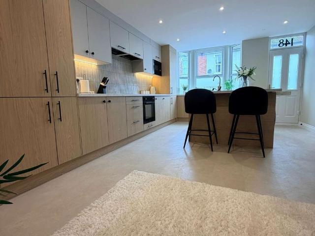 6 bedroom house of multiple occupation to rent