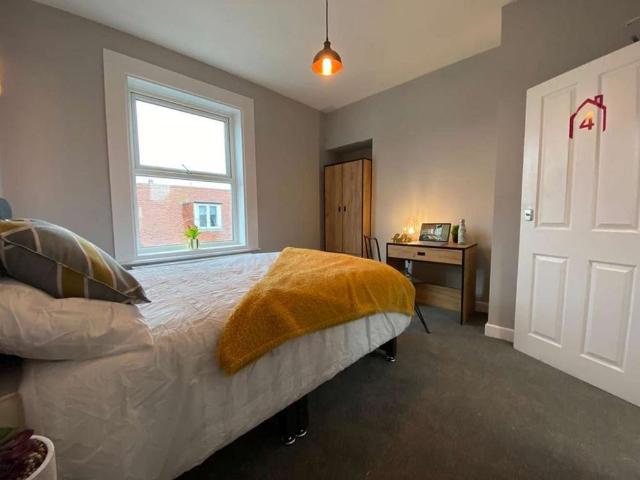 6 bedroom house of multiple occupation to rent