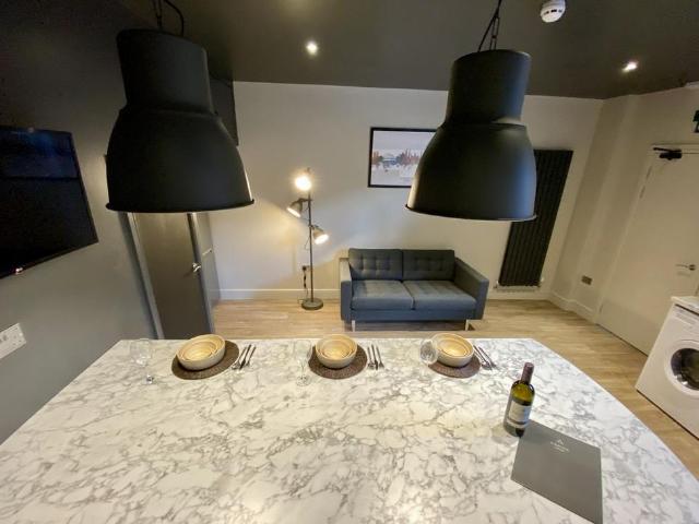 6 bedroom house of multiple occupation to rent