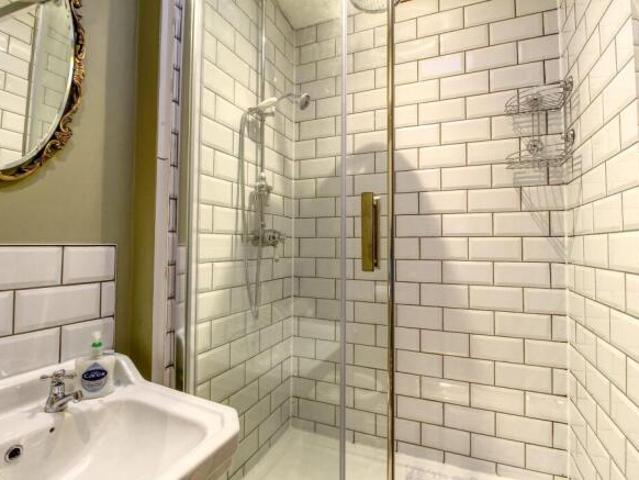 6 bedroom house of multiple occupation for sale in Whitehead Lane, Huddersfield, HD4