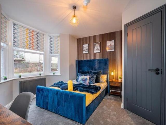 6 bedroom house of multiple occupation for sale in Lansdown Road, Swindon, Wiltshire, SN1