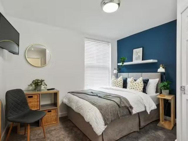 6 bedroom house of multiple occupation for rent in Brighton Ro.