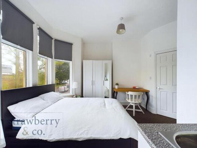 6 bedroom house of multiple occupation for rent in South Road, Kingswood, BS15