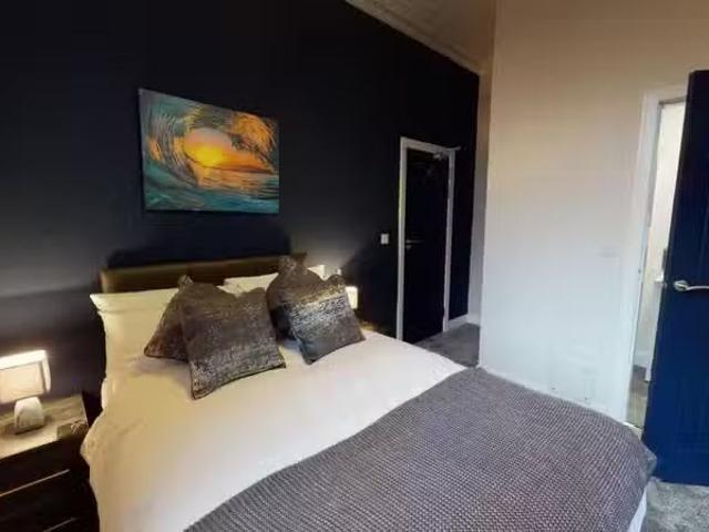 6 bedroom house of multiple occupation for rent in Storey Squa.