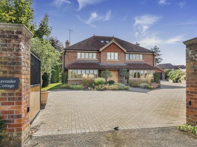 6 Bedroom House Oxfordshire Oxfordshire LS100342810