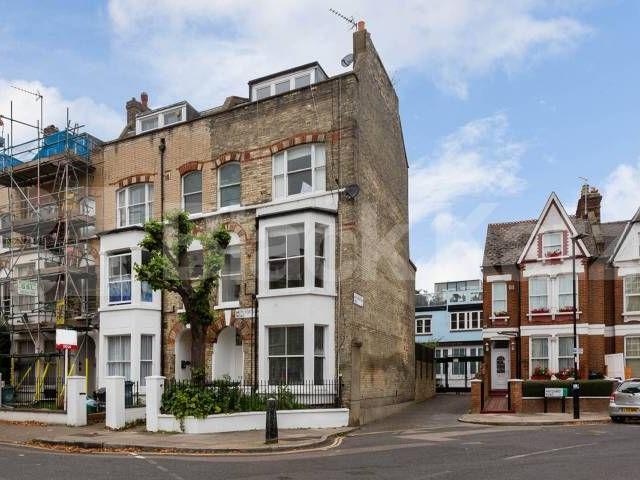 6 bedroom house located a short distance to Archway station