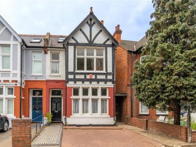 6 Bedroom House London Greater London LS101892298