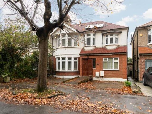 6 Bedroom House London Greater London LS99436831