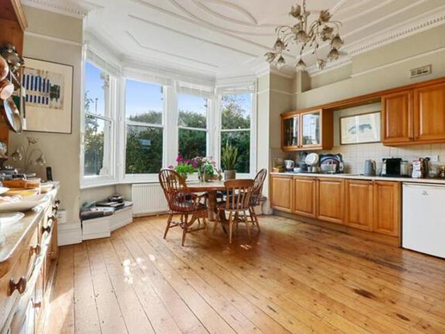 6 Bedroom House London Greater London LS99523592