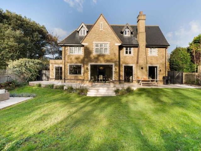 6 Bedroom House London Greater London LS99986209