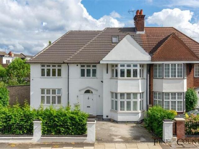 6 Bedroom House London Greater London LS99236952