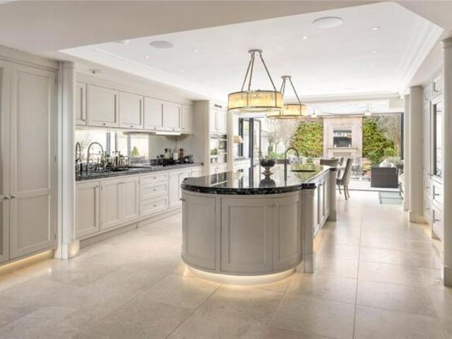 6 Bedroom House London Greater London 99571738