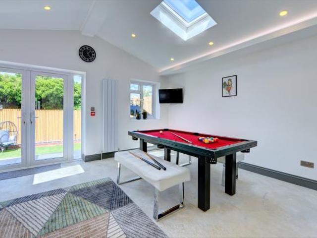 6 Bedroom House London London 65798274