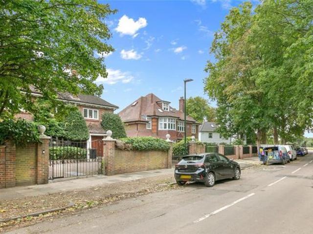 6 Bedroom House Londres Greater London LS100398387