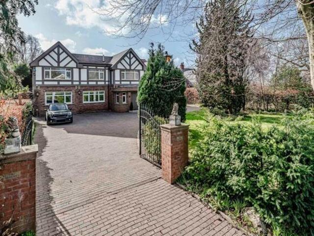 6 Bedroom House Leyland Lancashire LS100733447