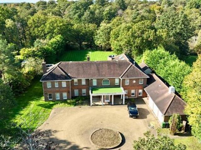6 Bedroom House Leatherhead Surrey LS101316373
