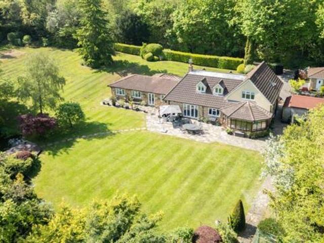 6 Bedroom House Leatherhead Surrey 101892332
