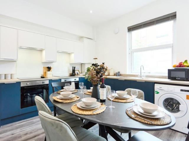 6 Bedroom House Leeds Leeds 95149929