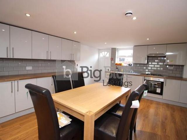 6 Bedroom House Leeds West Yorkshire 101451955