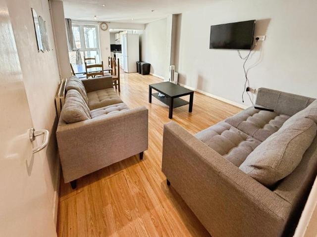 6 Bedroom House Lenton East Midlands 98286192