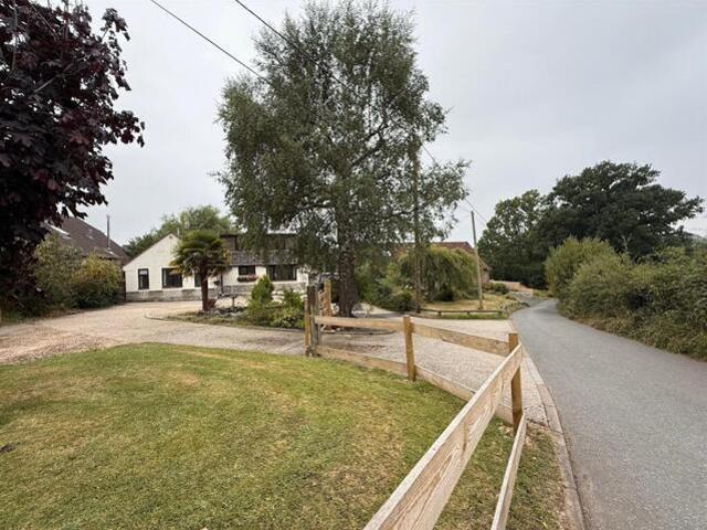 6 Bedroom House Lytchett Matravers Lytchett Matravers 100342909
