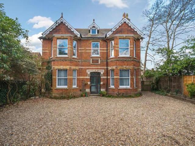 6 Bedroom House Maidenhead Windsor And Maidenhead LS100023947