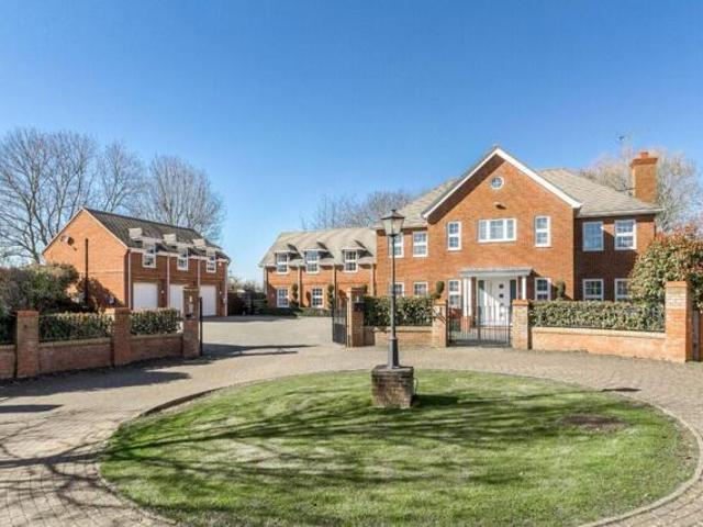 6 Bedroom House Northampton Northamptonshire LS99029167