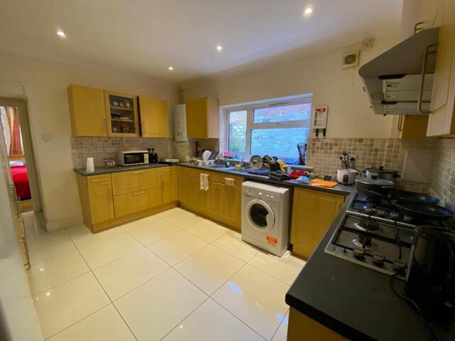 6 Bedroom House Southampton Hampshire LS99748308