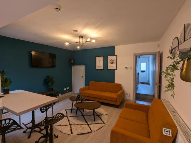 6 Bedroom House Selly Oak West Midlands 98286483