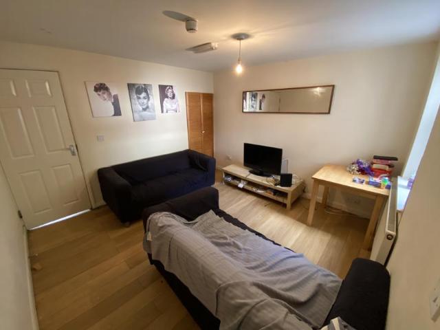 6 Bedroom House Selly Oak West Midlands 98286350