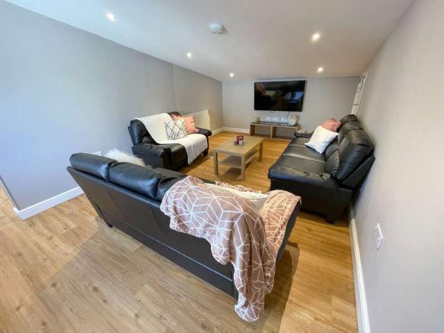 6 Bedroom House Share