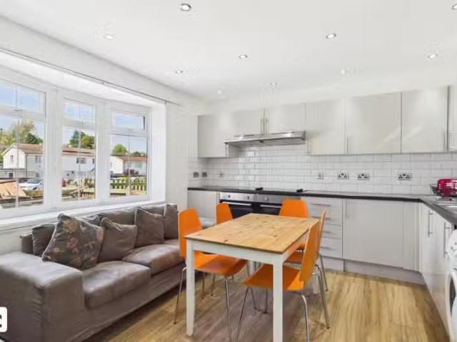 6 bedroom house share for rent in 15 South Street, Canterbury.