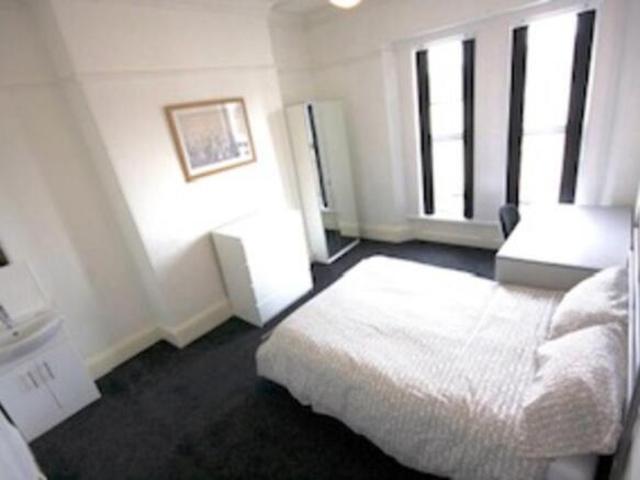 6 bedroom house share for rent in 22 Furzehill road, PL4