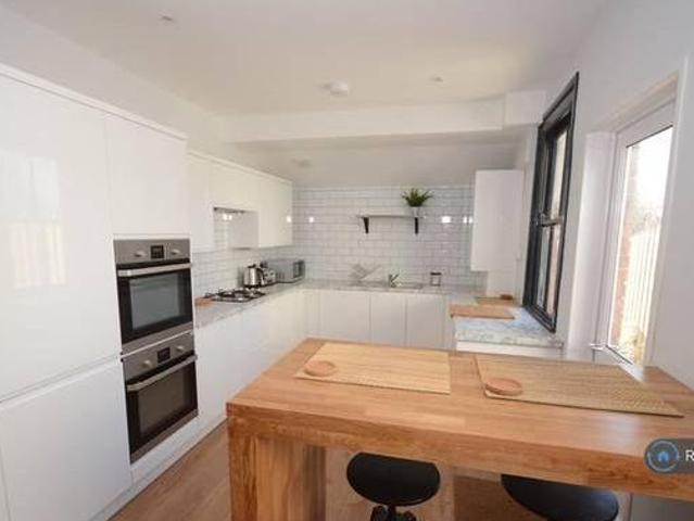 6 bedroom house share for rent in Churchill Road Bristol BS4