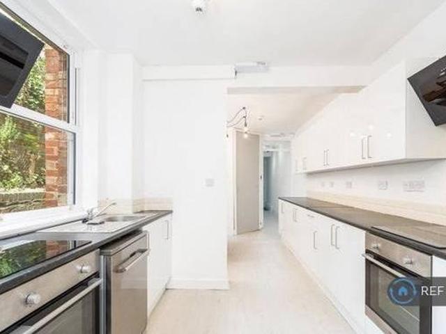 6 bedroom house share for rent in Barrowby Road Grantham NG31