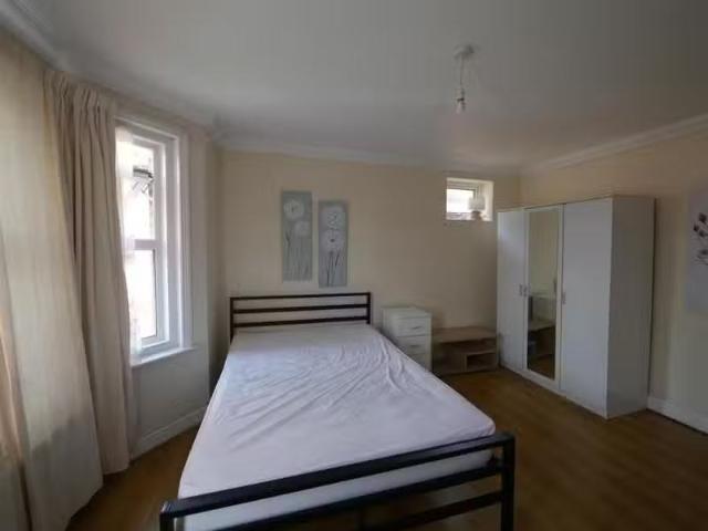 6 bedroom house share for rent in Daisies, Bournemouth, Bh8, BH8