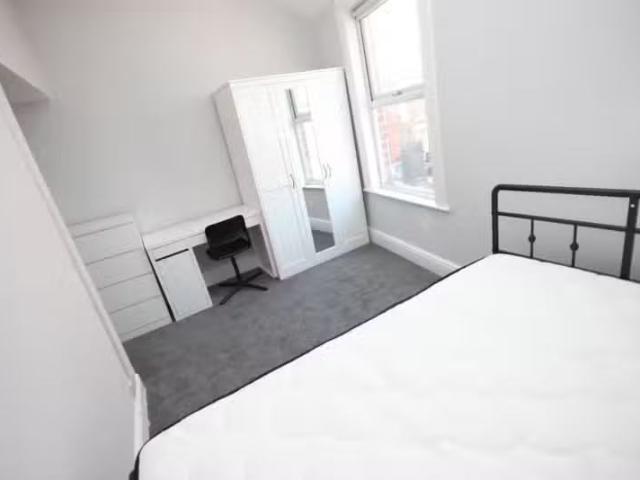 6 bedroom house share for rent in Elm Hall Drive, L18