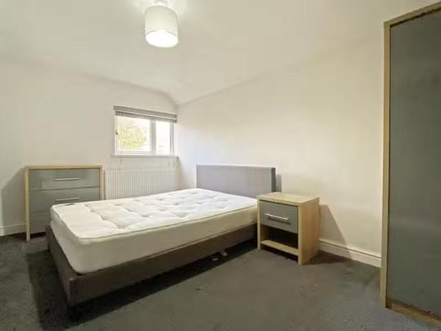6 bedroom house share for rent in Elm Street, Roath, Cardiff.