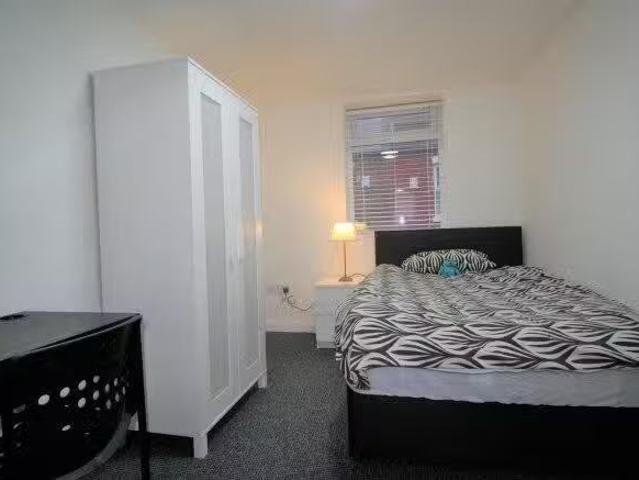 6 bedroom house share for rent in Hannan Road, L6