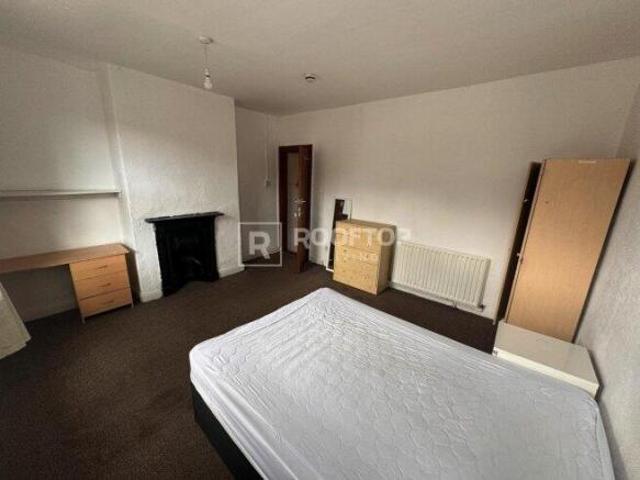 6 bedroom house share for rent in Hessle View, LS6