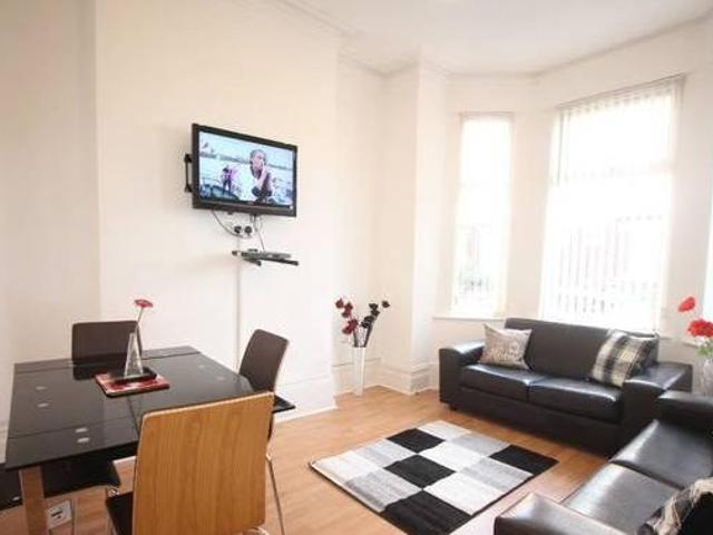 6 bedroom house share for rent in Longford Place Manchester Greater Manchester M14