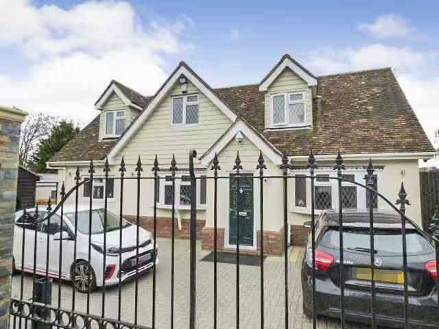 6 bedroom house share for rent in London Road, Widford, Chelms.