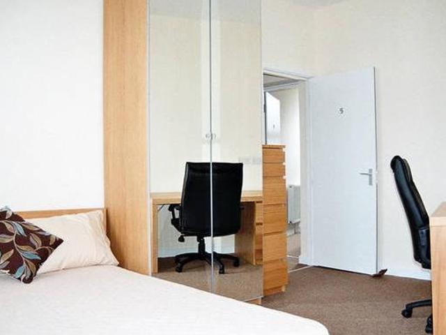 6 bedroom house share for rent in Mutley Tavern 6 Bedroom Apartment PL4