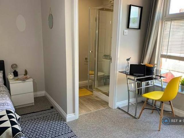6 bedroom house share for rent in Stalbridge Road Crewe CW2