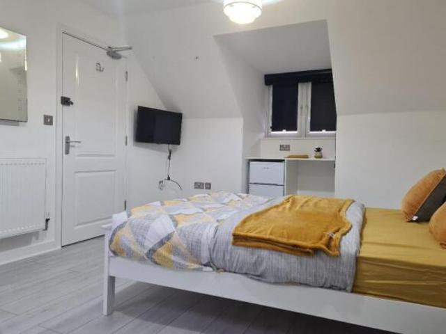6 bedroom house share for rent in Room 5, Aster Way, CB4