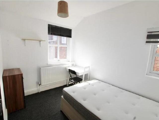 6 bedroom house share for rent in West Parade, Lincoln, LN1 1QT Spacious Student House, LN1