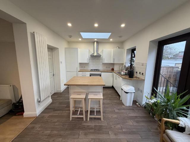 6 bedroom house share for sale